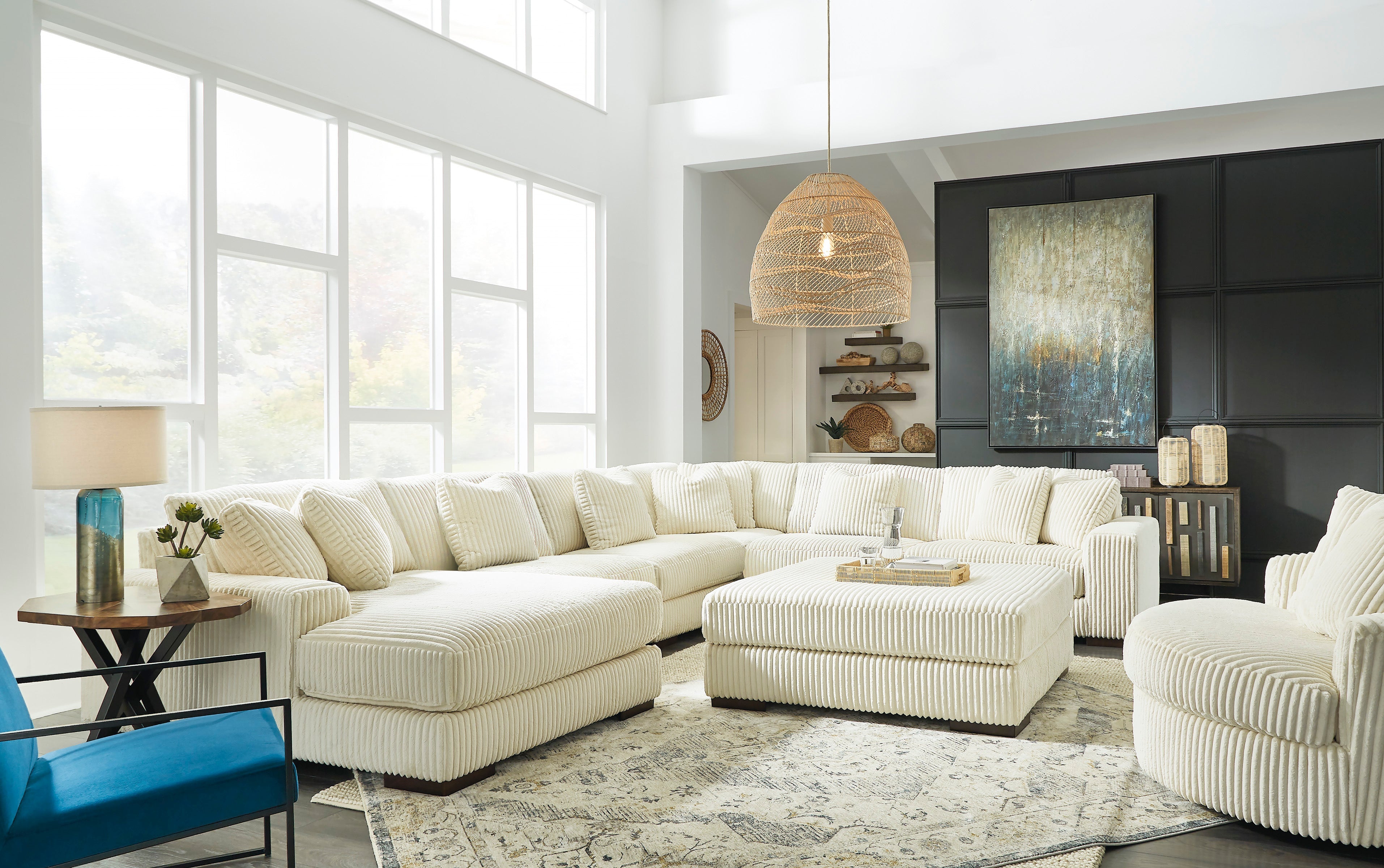 Lindyn Collection – The Couch House